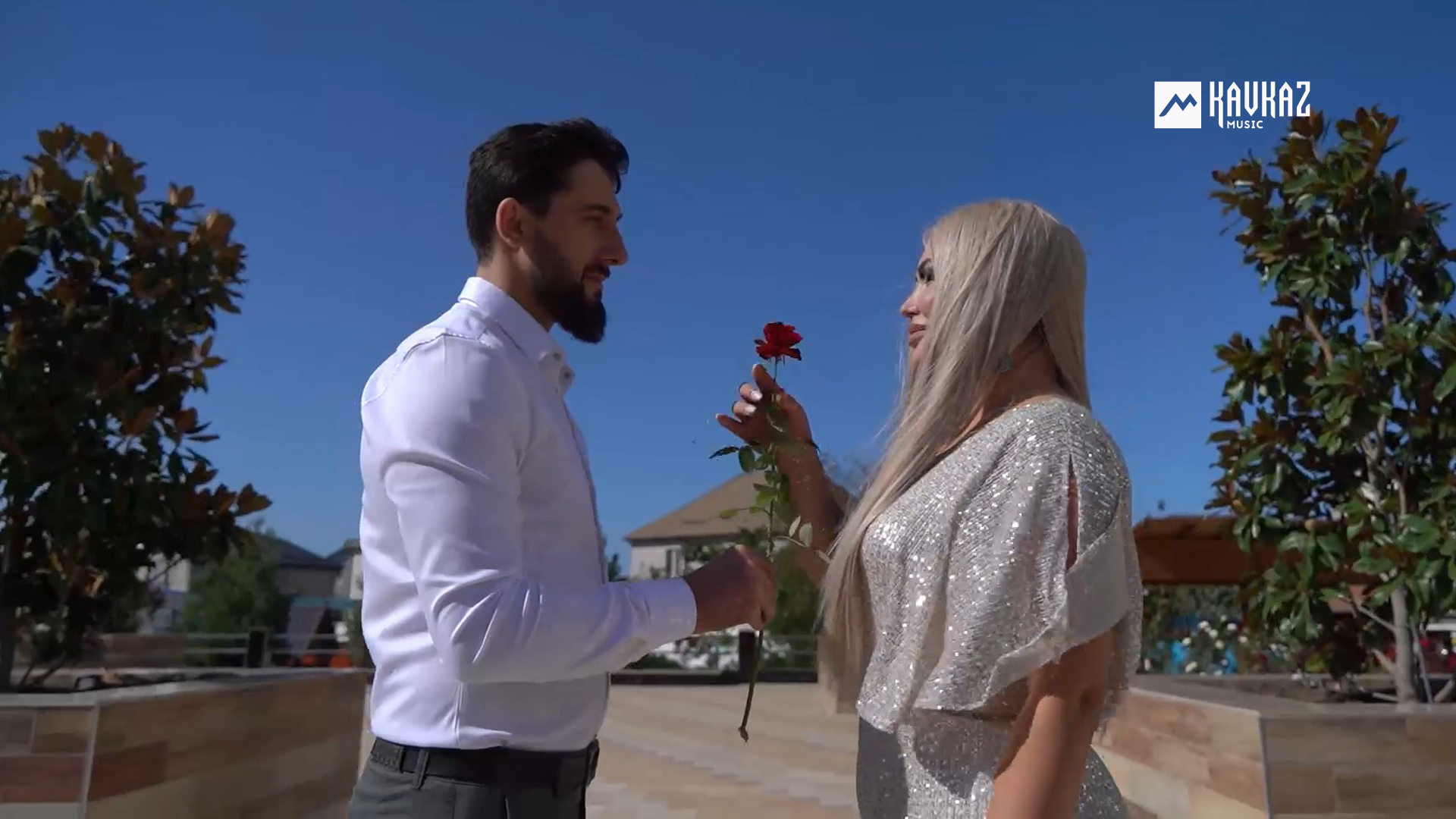 Романтическую премьеру представил дуэт из Дагестана